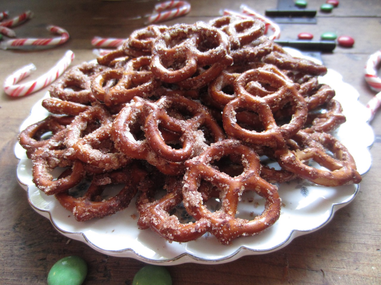 Cinnamon Sugar Vanilla Pretzels *12 Days of Christmas Snacktivities Day ...